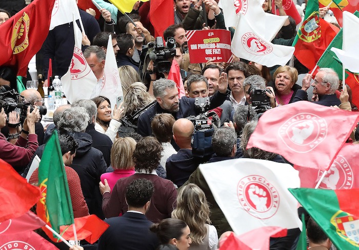 Mais de três centenas de personalidades lançam manifesto de apoio ao PS ...