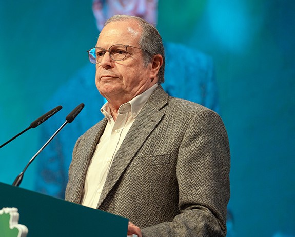 Carlos César exerceu voto antecipado “muito confiante” na vitória do PS ...
